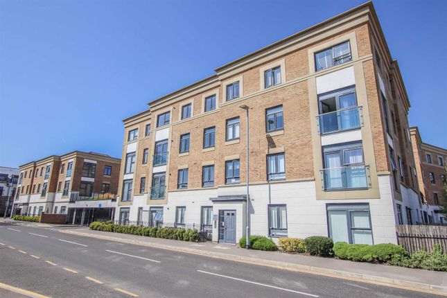 Claud Hamilton Way, Hertford SG14, 2 bedroom flat for sale - 66816412 ...