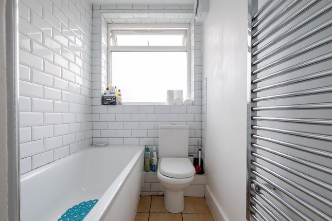 Beechcroft Close, Valley Road, Streatham SW16, 2 bedroom flat for sale ...