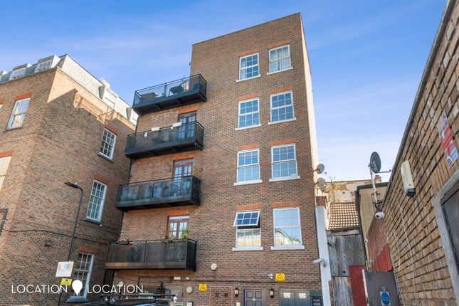 Stoke Newington High Street, London N16, 2 bedroom flat to rent ...