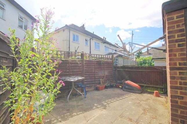Crossmead Avenue, Greenford UB6, 2 bedroom flat for sale - 67760894 ...