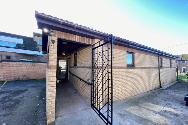 60 Finlarig Terrace, Fintry, Dundee DD4, retail premises to let ...