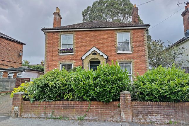 Victoria Road, Netley Abbey, Southampton SO31, 2 bedroom flat for sale ...