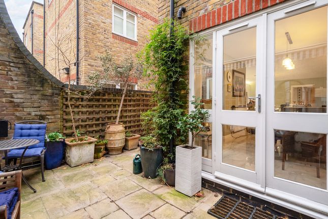 Conduit Mews, London W2, 4 bedroom mews house for sale - 69069396 ...