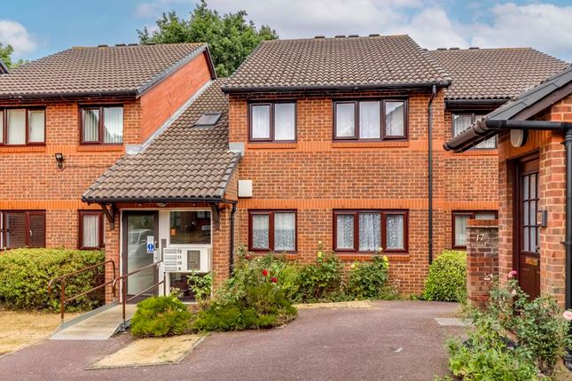 Regency Court, Park Avenue, Enfield EN1, 2 bedroom flat for sale ...