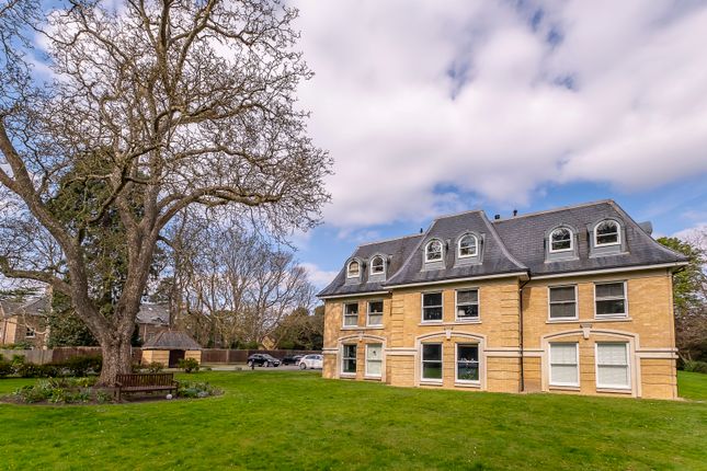 Normansfield Avenue, Teddington TW11, 3 bedroom flat for sale ...