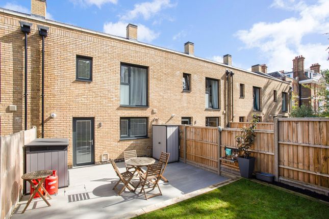 Chalk Lane, Epsom KT18, 3 bedroom terraced house for sale - 68319156 ...