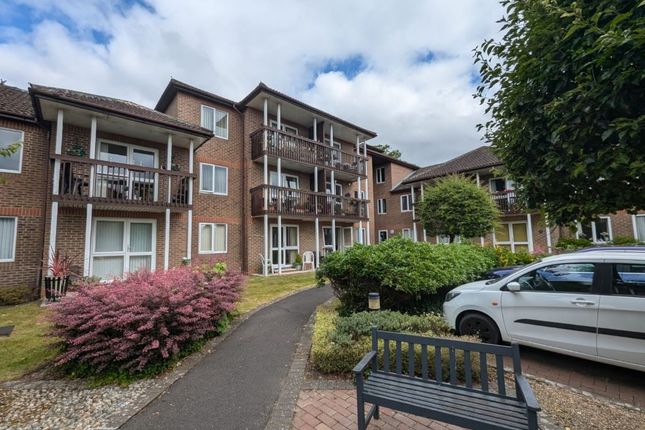 Fernlea Avenue, Ferndown BH22, 2 bedroom flat for sale - 67669406 ...