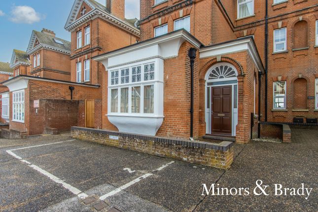 Kirkley Cliff Road, Lowestoft NR33, 3 bedroom flat for sale - 64145682 ...