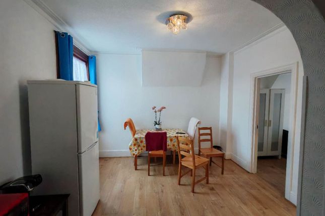 Ballards Lane, London N12, 3 bedroom flat to rent - 68773608 ...