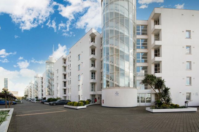 Barrier Point Road, London E16, 2 bedroom flat for sale - 70018237 ...