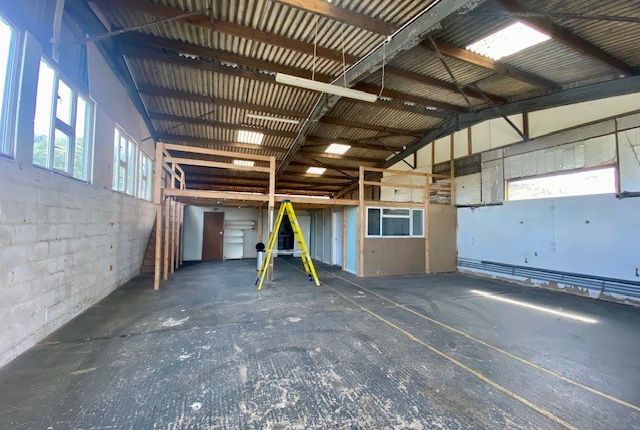Light industrial to let in St. Marys Paddock, The Ridge, Cold Ash ...
