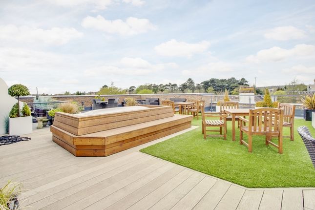 Heath Lodge, Marsh Road, Pinner HA5, 2 bedroom flat for sale - 62881400 ...