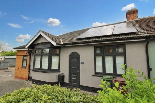 Whalebone Lane South, Romford RM6, 3 bedroom bungalow for sale ...