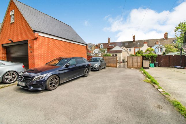 Devizes Road, Swindon SN1, 6 bedroom terraced house for sale - 64885671 ...