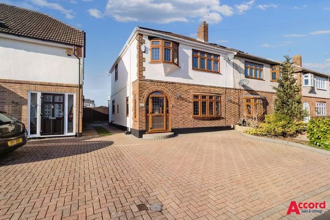 Dee Way Rise Park Romford Rm1 3 Bedroom Semi Detached House For Sale