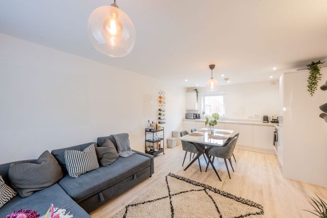 Fenwick House, Meridian Way, Southampton SO14, 2 bedroom flat for sale ...