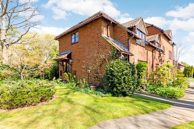 Summerhouse Road, Godalming GU7, 2 bedroom flat to rent - 64235347 ...