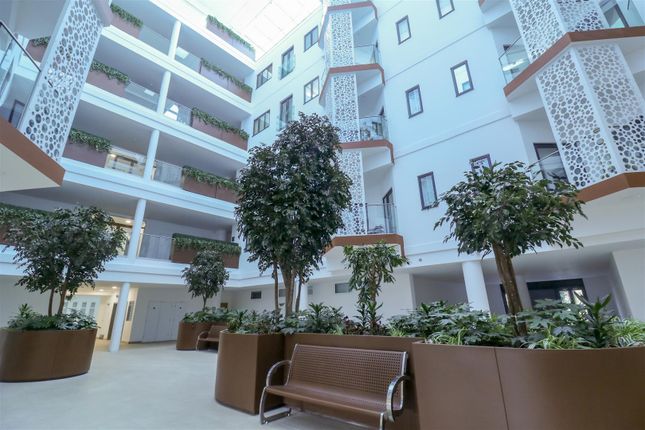 Edinburgh Gate, Harlow CM20, 2 bedroom flat for sale - 61760142 ...