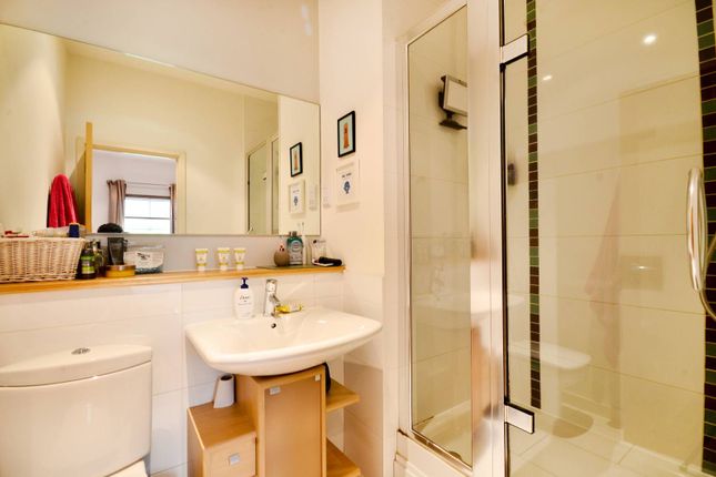 Northpoint Square, Camden, London NW1, 2 bedroom flat to rent ...