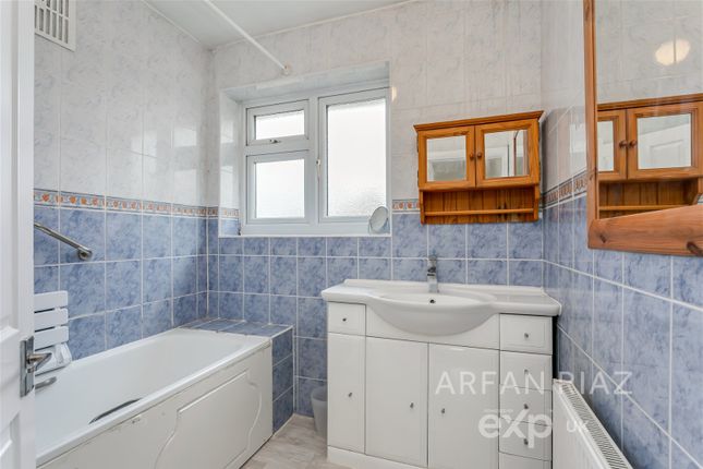 Berridge Green, Edgware, London HA8, 4 bedroom semi-detached house to ...