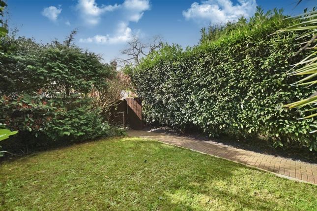 High Road, Byfleet, West Byfleet KT14, 3 bedroom terraced house for ...
