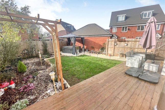 Bowling Green, Three Mile Cross, Reading, Berkshire RG7, 5 bedroom ...