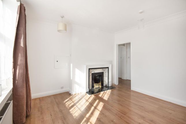 Quadrant Close, The Burroughs, Hendon, London NW4, 2 bedroom flat for ...
