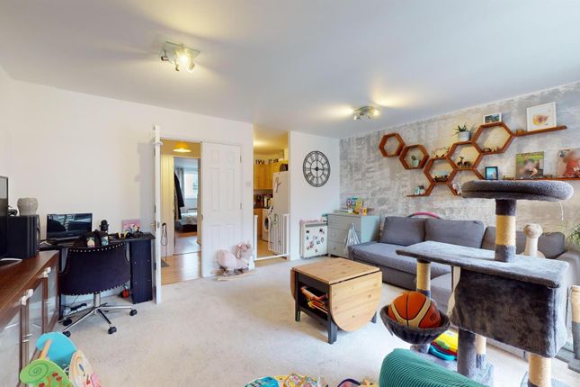 Fishguard Way, London E16, 1 bedroom flat for sale - 68057890 ...