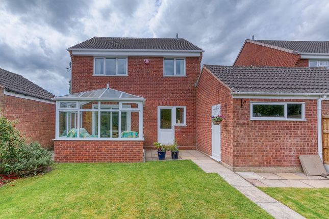 Thornton Road Shirley Solihull B90 4 Bedroom Link Detached House For