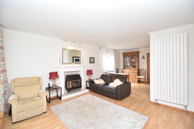 Lenzie Road Kirkintilloch G66 4 Bedroom Detached Bungalow For Sale