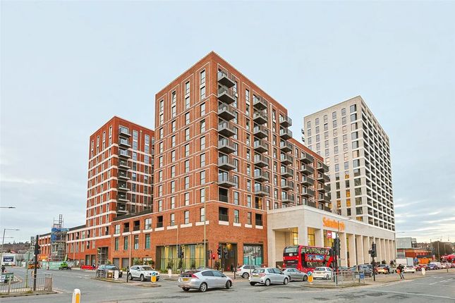 Lindley House, Silkstream, Hendon NW9, 3 bedroom flat for sale ...