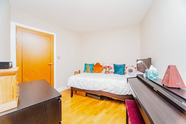 Bute Terrace, Cardiff CF10, 2 bedroom flat for sale - 69067691 ...