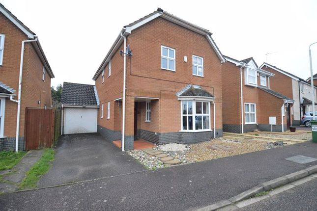 4 bed detached house for sale in Broadacres, Luton LU2 - Zoopla