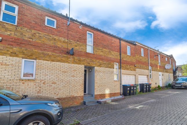 Plumstead Avenue, Bradwell Common, Milton Keynes MK13, 4 bedroom end ...