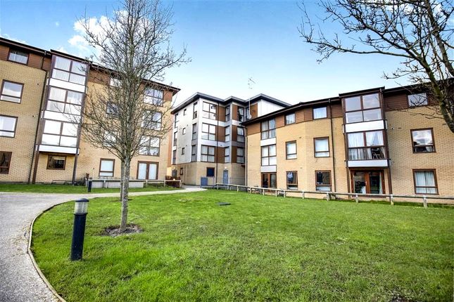 2 bed flat for sale in Commonwealth Drive, Crawley RH10 - Zoopla