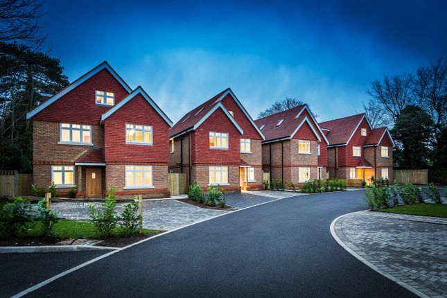 Houses for Sale in Horley, Surrey - Horley, Surrey Houses to Buy ...