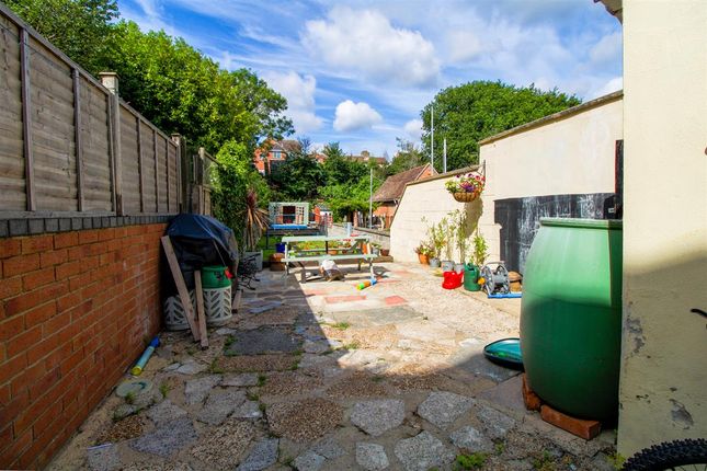 Chapel Street, Rowhedge, Colchester CO5, 3 bedroom semi-detached house ...