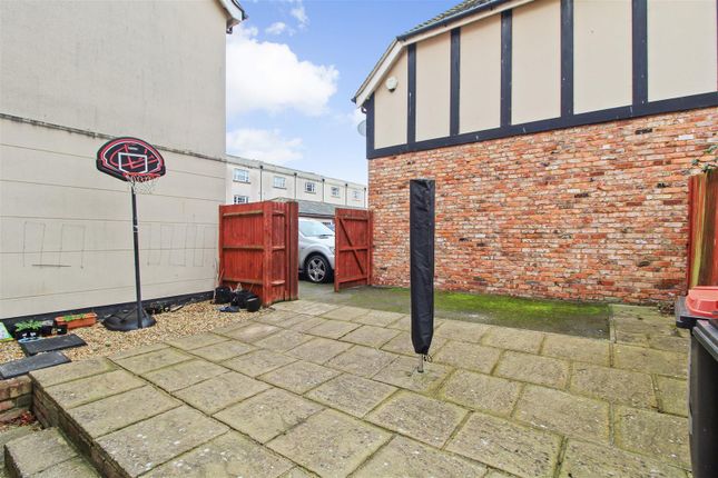 College Square, Westgate-On-Sea CT8, 5 bedroom end terrace house for ...