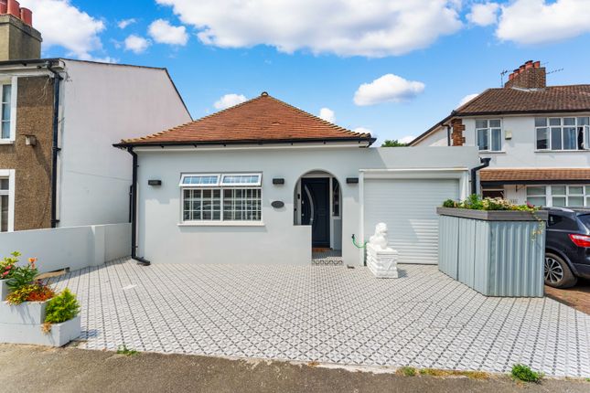 Worcester Park bungalows for sale | Buy houses in Worcester Park | PrimeLocation