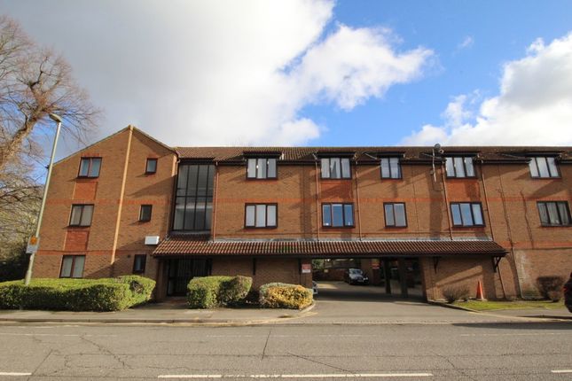 Fairfield Avenue, Staines Upon Thames TW18, 1 bedroom flat for sale ...