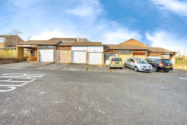 Downdean, Eaglestone, Milton Keynes, Buckinghamshire MK6, 3 bedroom end ...