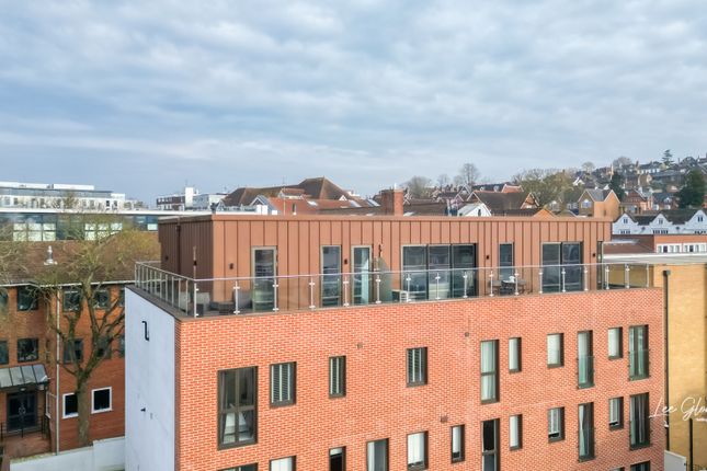 Scholars Court, Chertsey Street, Guildford GU1, 2 bedroom flat for sale ...