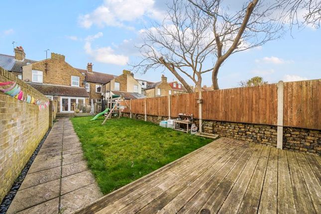 Park Road, Sittingbourne ME10, 4 bedroom terraced house for sale ...