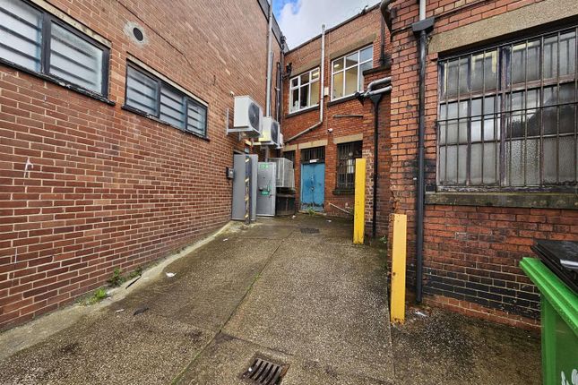 Low Lane, Birstall, Batley WF17, property to rent - 64603073 ...