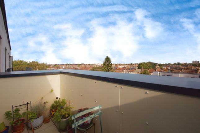 Trevor Roper Close, Ilford IG1, 2 bedroom flat for sale - 68539939 ...