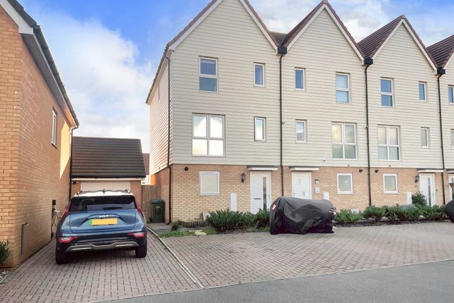 Beaton Avenue, Wick, Littlehampton BN17, 3 bedroom end terrace house ...