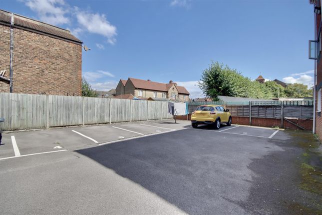 Powerscourt Road, Portsmouth PO2, 2 bedroom flat for sale - 68110312 ...