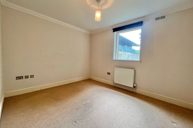 Sanderstead Road, Sanderstead, South Croydon CR2, 2 bedroom flat for ...