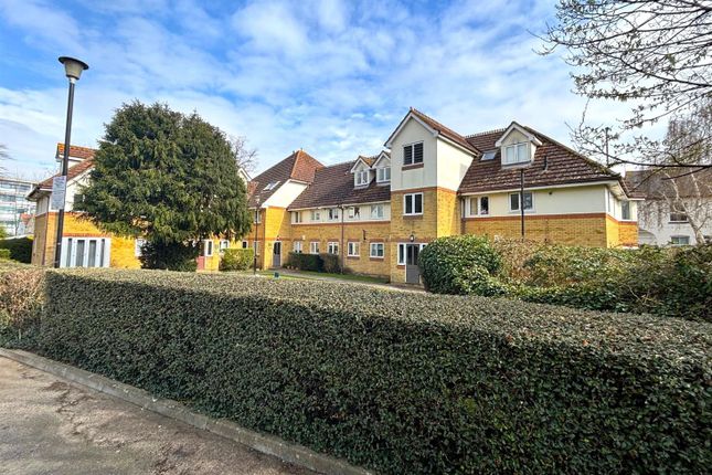 Burn Close, Addlestone KT15, 1 bedroom flat for sale - 69822649 ...