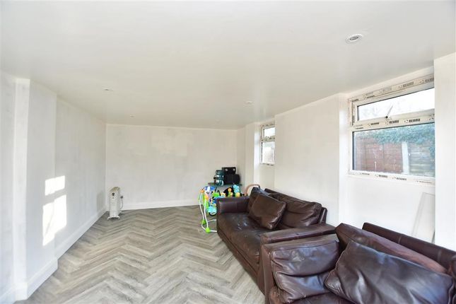 Edwin Road Rainham Gillingham Kent Me8 4 Bedroom Semi Detached